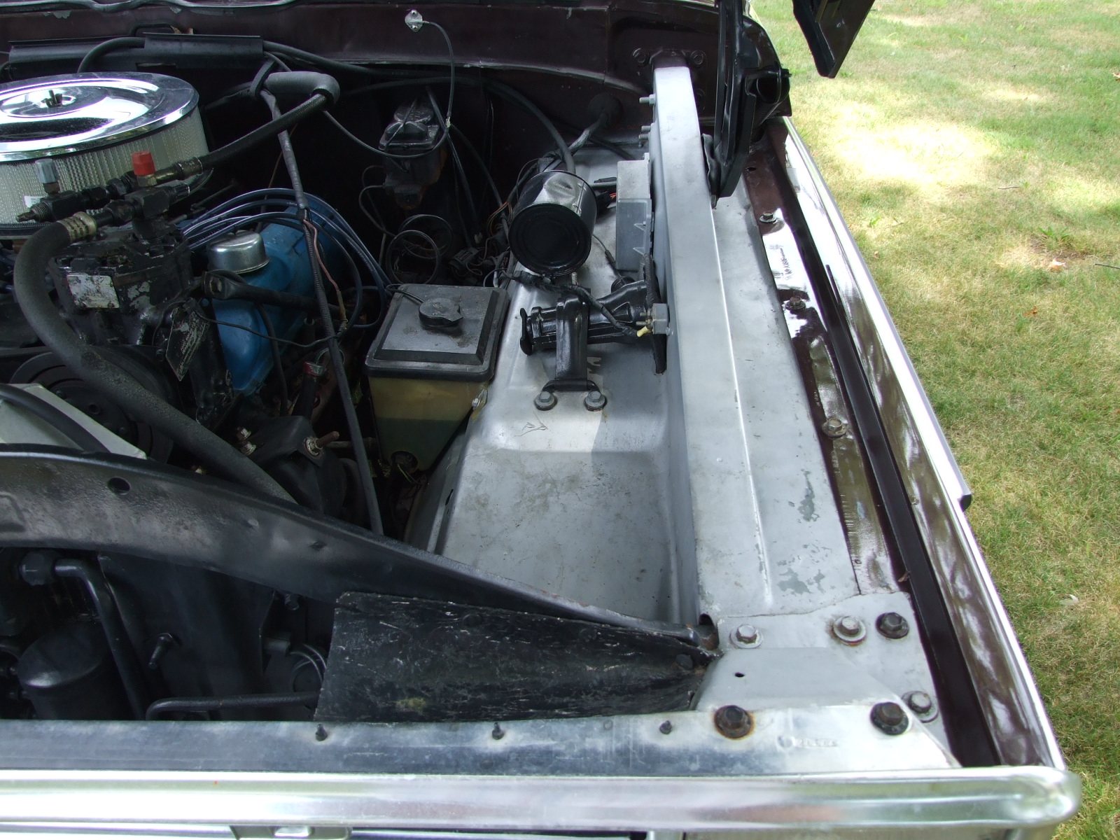1974 Ford F-100 XLT / Engine Bay 15 Photos - Auto Connection Cars